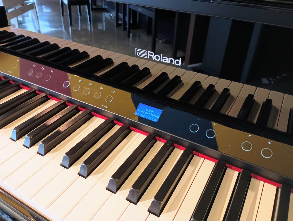 Roland GP-9M Digital Grand Piano with Auto-Moving Keys - Turners Keyboards